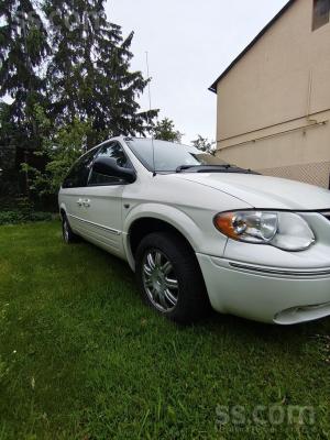 White Chrysler town-&-country 2005 in Riga, with an engine capacity of 3.80 L and mileage of 201 thousand km for 3450 €, photo 16 on AUTOMOTO.COM.LV