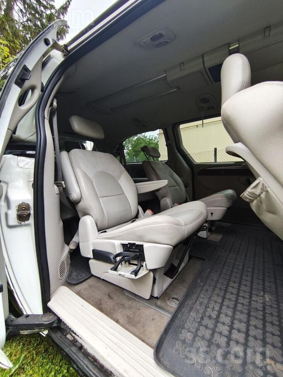Balts Chrysler town-&-country 2005 Rīga, ar dzinēja tilpumu 3.80 L un nobraukumu 201 tūkst. km par 3250 €, foto 11 vietnē AUTOMOTO.COM.LV
