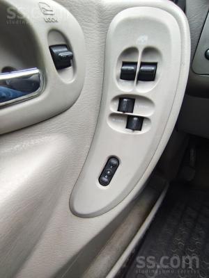 Balts Chrysler town-&-country 2005 Rīga, ar dzinēja tilpumu 3.80 L un nobraukumu 201 tūkst. km par 3250 €, foto 15 vietnē AUTOMOTO.COM.LV
