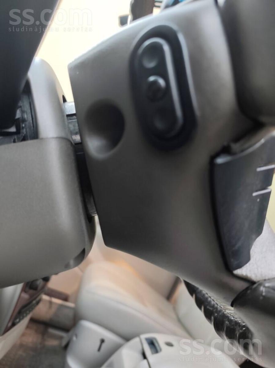 Balts Chrysler town-&-country 2005 Rīga, ar dzinēja tilpumu 3.80 L un nobraukumu 201 tūkst. km par 3250 €, foto 18 vietnē AUTOMOTO.COM.LV