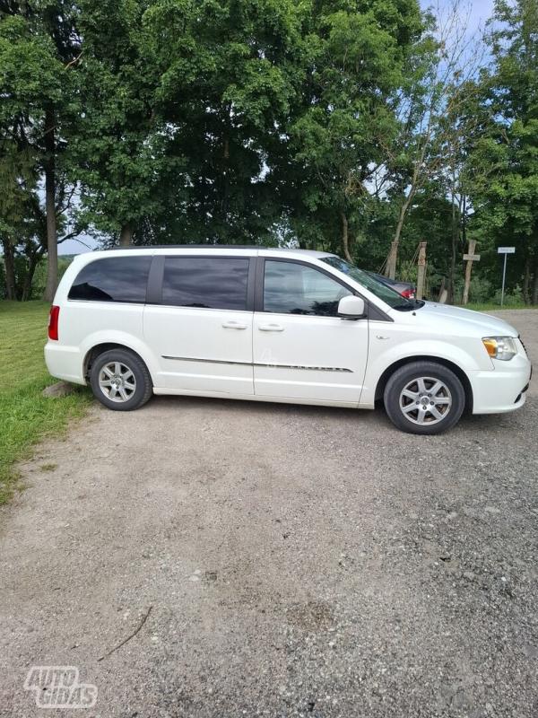 White Chrysler town-&-country 2011 in Klaipeda, with an engine capacity of 3.60 L and mileage of 275 thousand km for 5300 €, photo 3 on AUTOMOTO.COM.LV