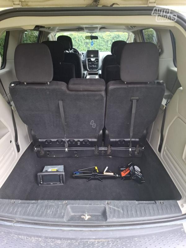 White Chrysler town-&-country 2011 in Klaipeda, with an engine capacity of 3.60 L and mileage of 275 thousand km for 5300 €, photo 6 on AUTOMOTO.COM.LV