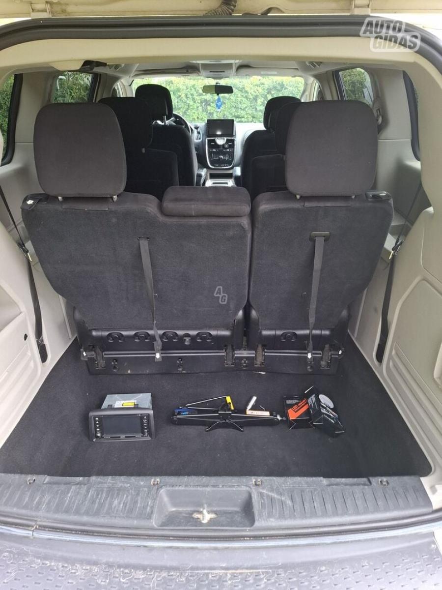 Balts Chrysler town-&-country 2011 Klaipėda, ar dzinēja tilpumu 3.60 L un nobraukumu 275 tūkst. km par 5300 €, foto 7 vietnē AUTOMOTO.COM.LV