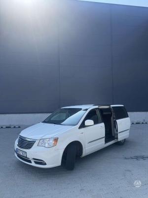 White Chrysler town-&-country 2011 in Siauliai, with an engine capacity of 3.60 L and mileage of 270 thousand km for 6550 €, photo 3 on AUTOMOTO.COM.LV