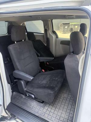 White Chrysler town-&-country 2011 in Siauliai, with an engine capacity of 3.60 L and mileage of 270 thousand km for 6550 €, photo 8 on AUTOMOTO.COM.LV