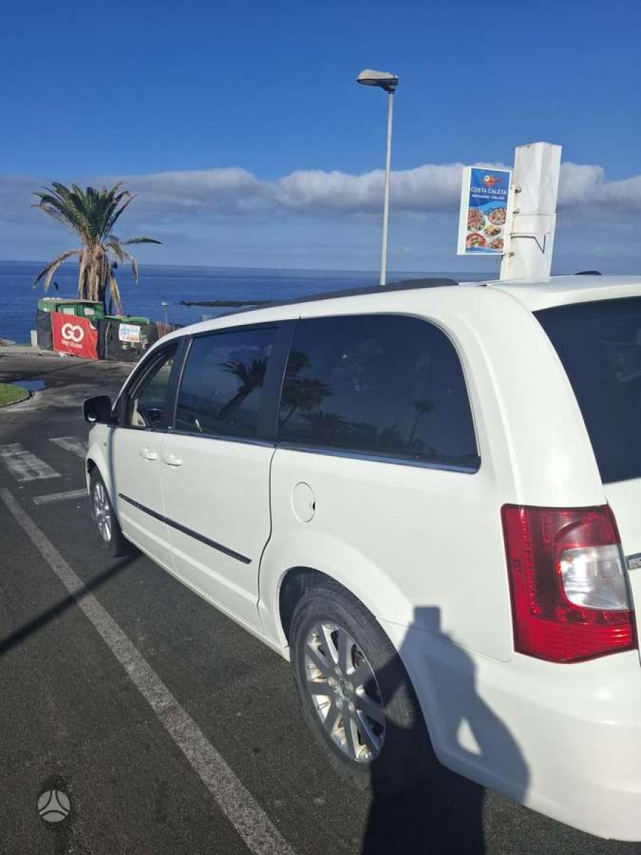 Balts Chrysler town-&-country 2013 Kauņa, ar dzinēja tilpumu 3.60 L un nobraukumu 188 tūkst. km par 6300 €, foto 5 vietnē AUTOMOTO.COM.LV