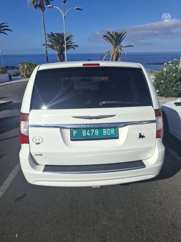 Balts Chrysler town-&-country 2013 Kauņa, ar dzinēja tilpumu 3.60 L un nobraukumu 188 tūkst. km par 6300 €, foto 6 vietnē AUTOMOTO.COM.LV