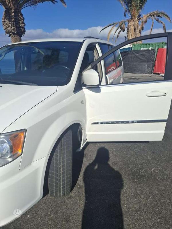Balts Chrysler town-&-country 2013 Kauņa, ar dzinēja tilpumu 3.60 L un nobraukumu 188 tūkst. km par 6300 €, foto 7 vietnē AUTOMOTO.COM.LV