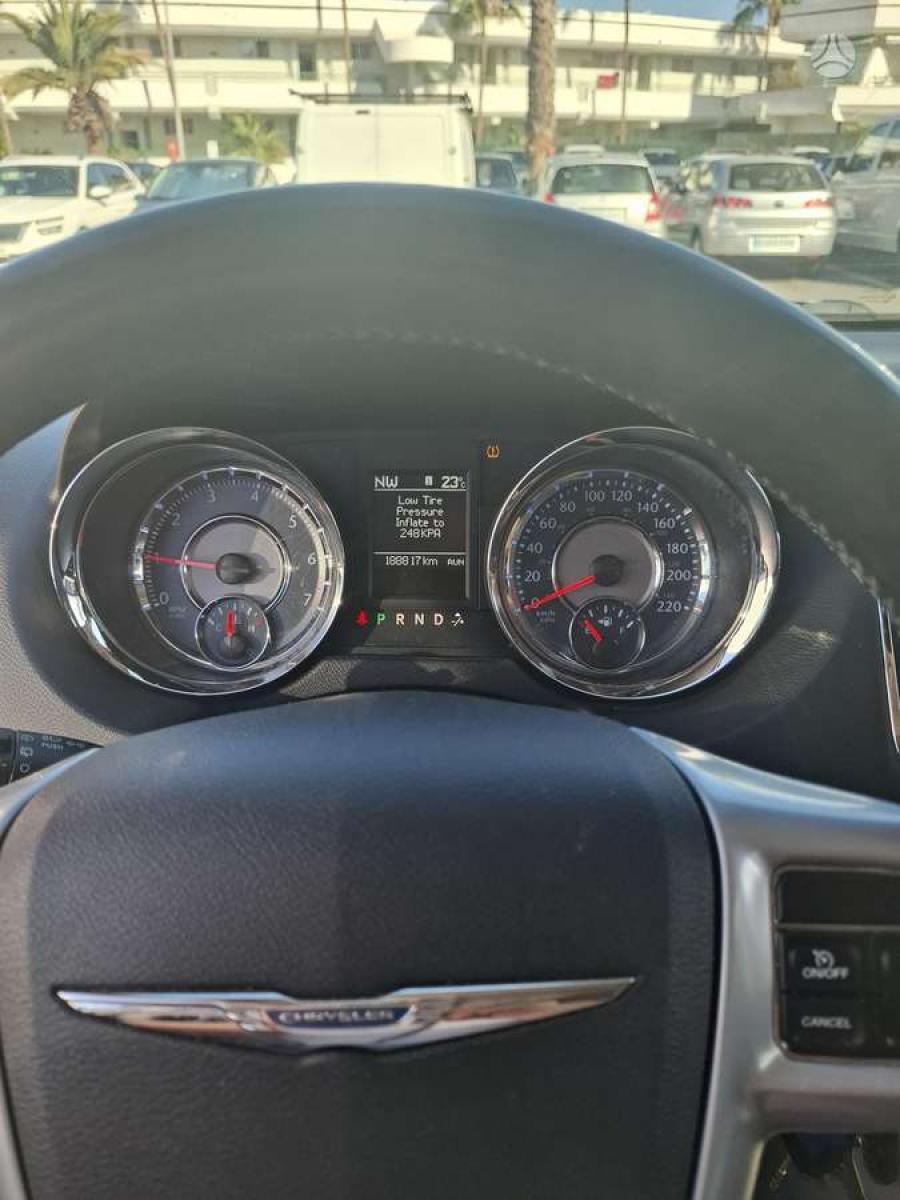 Balts Chrysler town-&-country 2013 Kauņa, ar dzinēja tilpumu 3.60 L un nobraukumu 188 tūkst. km par 6300 €, foto 9 vietnē AUTOMOTO.COM.LV
