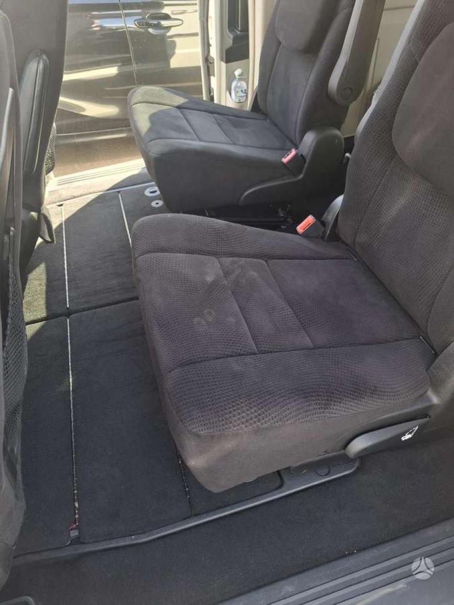 Balts Chrysler town-&-country 2013 Kauņa, ar dzinēja tilpumu 3.60 L un nobraukumu 188 tūkst. km par 6300 €, foto 10 vietnē AUTOMOTO.COM.LV