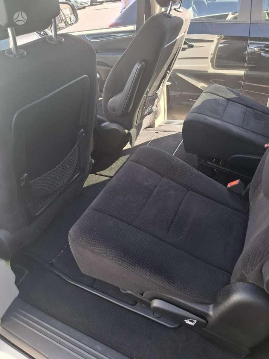 Balts Chrysler town-&-country 2013 Kauņa, ar dzinēja tilpumu 3.60 L un nobraukumu 188 tūkst. km par 6300 €, foto 11 vietnē AUTOMOTO.COM.LV