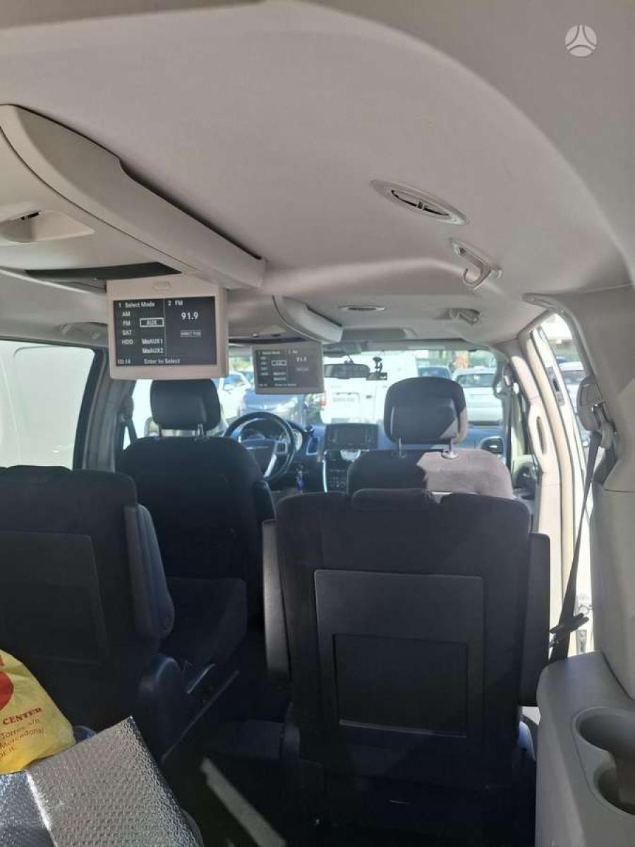 Balts Chrysler town-&-country 2013 Kauņa, ar dzinēja tilpumu 3.60 L un nobraukumu 188 tūkst. km par 6300 €, foto 14 vietnē AUTOMOTO.COM.LV
