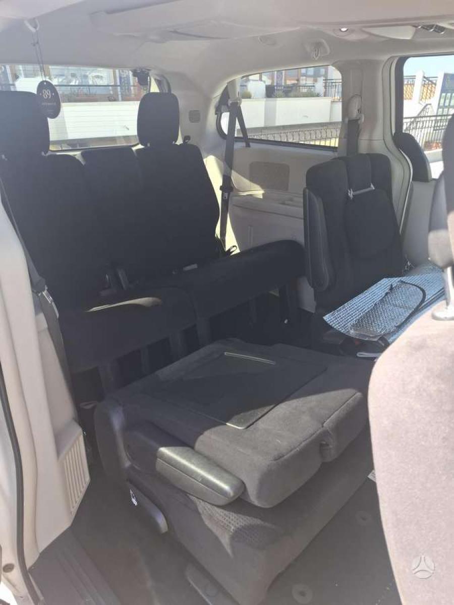 Balts Chrysler town-&-country 2013 Kauņa, ar dzinēja tilpumu 3.60 L un nobraukumu 188 tūkst. km par 6300 €, foto 18 vietnē AUTOMOTO.COM.LV