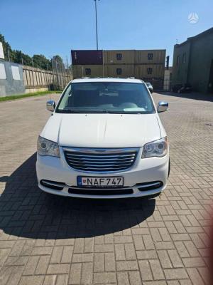 Balts Chrysler town-&-country 2013 Klaipėda, ar dzinēja tilpumu 3.60 L un nobraukumu 168 tūkst. km par 12000 €, foto 3 vietnē AUTOMOTO.COM.LV