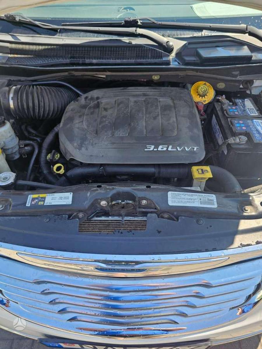 Balts Chrysler town-&-country 2013 Klaipėda, ar dzinēja tilpumu 3.60 L un nobraukumu 168 tūkst. km par 12000 €, foto 4 vietnē AUTOMOTO.COM.LV