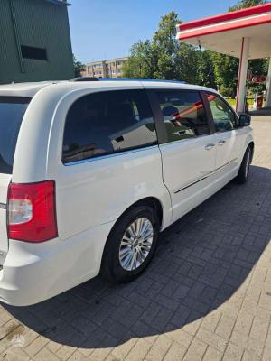 Balts Chrysler town-&-country 2013 Klaipėda, ar dzinēja tilpumu 3.60 L un nobraukumu 168 tūkst. km par 12000 €, foto 6 vietnē AUTOMOTO.COM.LV