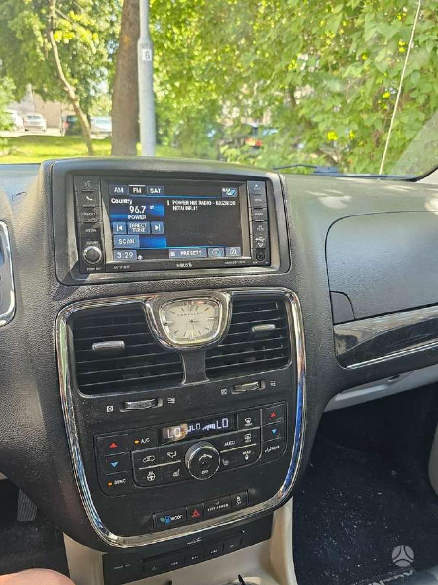 Balts Chrysler town-&-country 2013 Klaipėda, ar dzinēja tilpumu 3.60 L un nobraukumu 168 tūkst. km par 12000 €, foto 7 vietnē AUTOMOTO.COM.LV