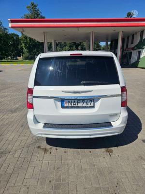Balts Chrysler town-&-country 2013 Klaipėda, ar dzinēja tilpumu 3.60 L un nobraukumu 168 tūkst. km par 12000 €, foto 8 vietnē AUTOMOTO.COM.LV