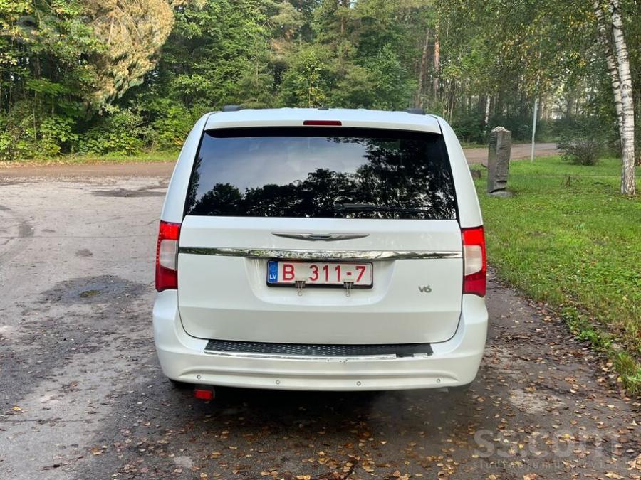Balts Chrysler town-&-country 2013 Rīga, ar dzinēja tilpumu 3.60 L un nobraukumu 0 tūkst. km par 4399 €, foto 5 vietnē AUTOMOTO.COM.LV