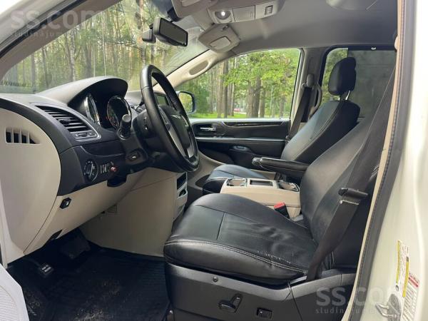 Balts Chrysler town-&-country 2013 Rīga, ar dzinēja tilpumu 3.60 L un nobraukumu 0 tūkst. km par 5199 €, foto 10 vietnē AUTOMOTO.COM.LV