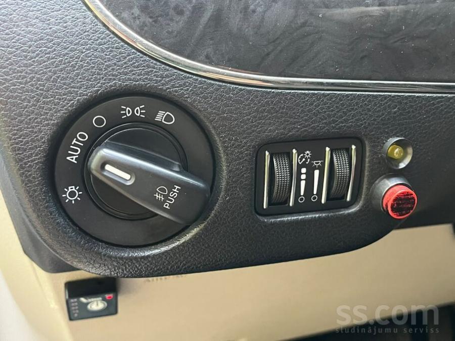 Balts Chrysler town-&-country 2013 Rīga, ar dzinēja tilpumu 3.60 L un nobraukumu 0 tūkst. km par 4399 €, foto 17 vietnē AUTOMOTO.COM.LV