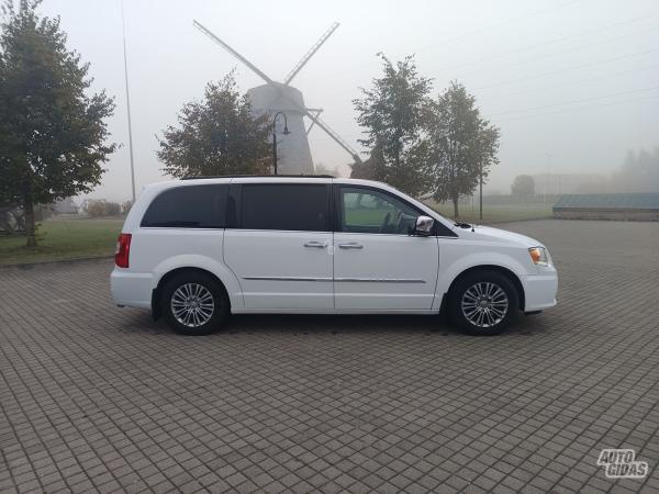 Balts Chrysler town-&-country 2014 Šauļi, ar dzinēja tilpumu 3.60 L un nobraukumu 260 tūkst. km par 8950 €, foto 4 vietnē AUTOMOTO.COM.LV