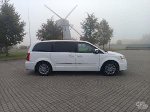 White Chrysler town-&-country 2014 in Siauliai, with an engine capacity of 3.60 L and mileage of 260 thousand km for 8950 €, photo 4 on AUTOMOTO.COM.LV
