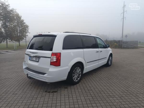 Balts Chrysler town-&-country 2014 Šauļi, ar dzinēja tilpumu 3.60 L un nobraukumu 260 tūkst. km par 8950 €, foto 5 vietnē AUTOMOTO.COM.LV