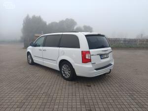 White Chrysler town-&-country 2014 in Siauliai, with an engine capacity of 3.60 L and mileage of 260 thousand km for 8950 €, photo 7 on AUTOMOTO.COM.LV