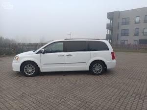 White Chrysler town-&-country 2014 in Siauliai, with an engine capacity of 3.60 L and mileage of 260 thousand km for 8950 €, photo 8 on AUTOMOTO.COM.LV