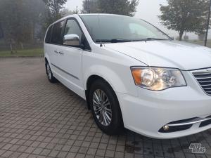 White Chrysler town-&-country 2014 in Siauliai, with an engine capacity of 3.60 L and mileage of 260 thousand km for 8950 €, photo 10 on AUTOMOTO.COM.LV