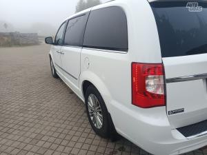 White Chrysler town-&-country 2014 in Siauliai, with an engine capacity of 3.60 L and mileage of 260 thousand km for 8950 €, photo 11 on AUTOMOTO.COM.LV