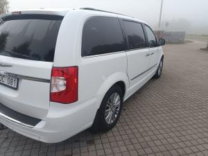 White Chrysler town-&-country 2014 in Siauliai, with an engine capacity of 3.60 L and mileage of 260 thousand km for 8950 €, photo 12 on AUTOMOTO.COM.LV
