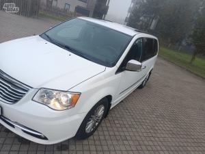 White Chrysler town-&-country 2014 in Siauliai, with an engine capacity of 3.60 L and mileage of 260 thousand km for 8950 €, photo 13 on AUTOMOTO.COM.LV