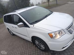 White Chrysler town-&-country 2014 in Siauliai, with an engine capacity of 3.60 L and mileage of 260 thousand km for 8950 €, photo 14 on AUTOMOTO.COM.LV