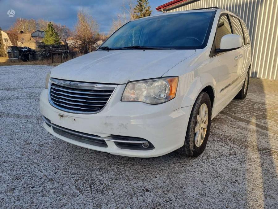 White Chrysler town-&-country 2014 in Siauliai, with an engine capacity of 3.60 L and mileage of 350 thousand km for 6200 €, photo 1 on AUTOMOTO.COM.LV