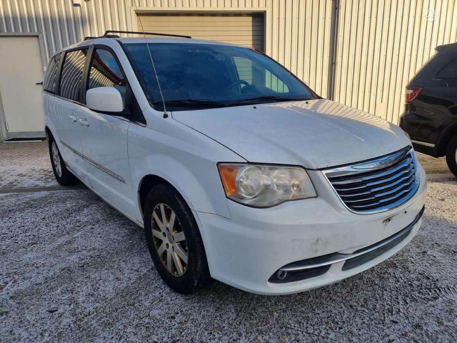 White Chrysler town-&-country 2014 in Siauliai, with an engine capacity of 3.60 L and mileage of 350 thousand km for 6200 €, photo 3 on AUTOMOTO.COM.LV