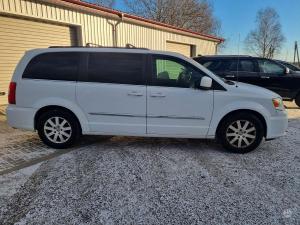 White Chrysler town-&-country 2014 in Siauliai, with an engine capacity of 3.60 L and mileage of 350 thousand km for 6200 €, photo 4 on AUTOMOTO.COM.LV