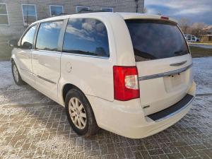 White Chrysler town-&-country 2014 in Siauliai, with an engine capacity of 3.60 L and mileage of 350 thousand km for 6200 €, photo 7 on AUTOMOTO.COM.LV