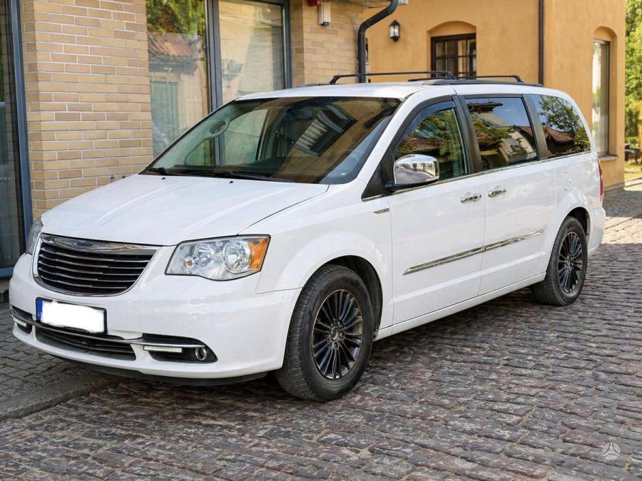 Balts Chrysler town-&-country 2014 Klaipėda, ar dzinēja tilpumu 3.60 L un nobraukumu 245 tūkst. km par 8800 €, foto 3 vietnē AUTOMOTO.COM.LV