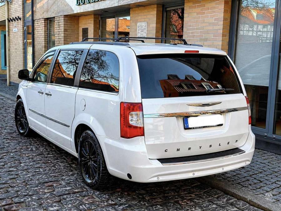 Balts Chrysler town-&-country 2014 Klaipėda, ar dzinēja tilpumu 3.60 L un nobraukumu 245 tūkst. km par 8800 €, foto 6 vietnē AUTOMOTO.COM.LV