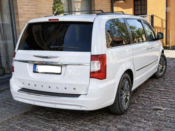 Balts Chrysler town-&-country 2014 Klaipėda, ar dzinēja tilpumu 3.60 L un nobraukumu 245 tūkst. km par 8800 €, foto 6 vietnē AUTOMOTO.COM.LV