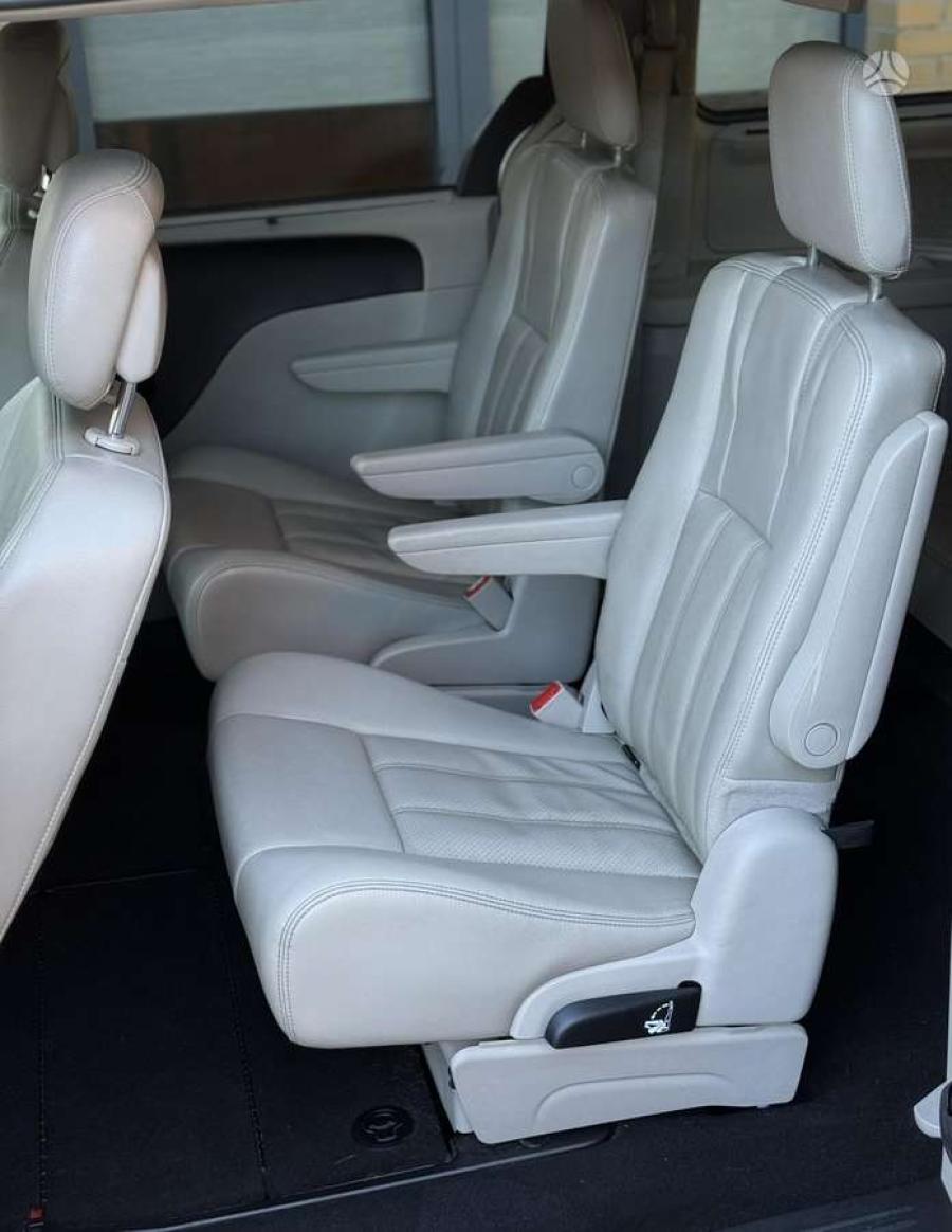 Balts Chrysler town-&-country 2014 Klaipėda, ar dzinēja tilpumu 3.60 L un nobraukumu 245 tūkst. km par 8800 €, foto 11 vietnē AUTOMOTO.COM.LV