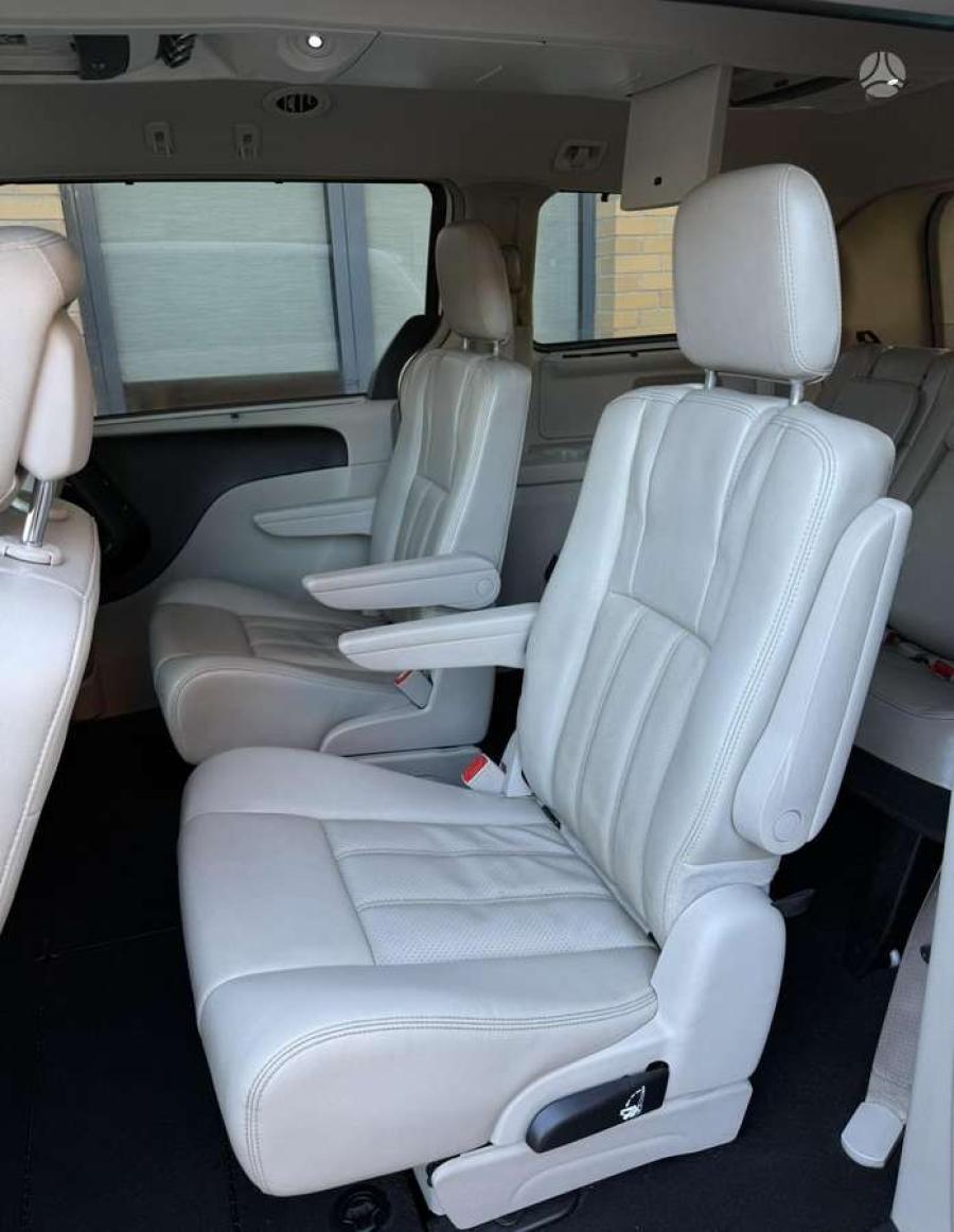 Balts Chrysler town-&-country 2014 Klaipėda, ar dzinēja tilpumu 3.60 L un nobraukumu 245 tūkst. km par 8800 €, foto 12 vietnē AUTOMOTO.COM.LV