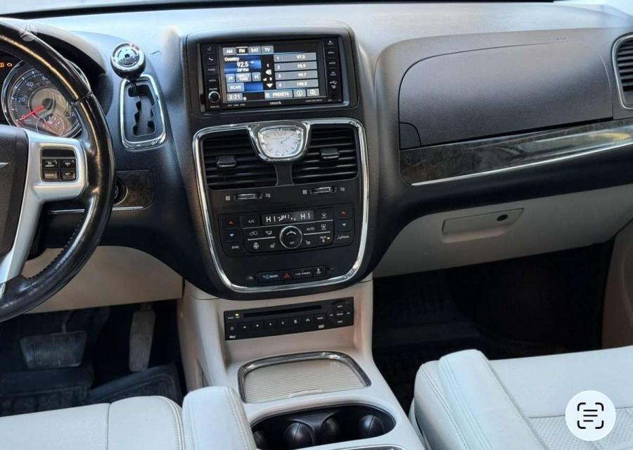 Balts Chrysler town-&-country 2014 Klaipėda, ar dzinēja tilpumu 3.60 L un nobraukumu 245 tūkst. km par 8800 €, foto 14 vietnē AUTOMOTO.COM.LV
