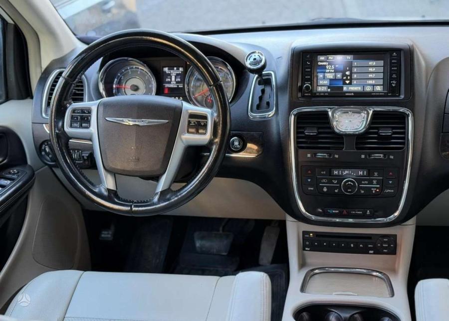 Balts Chrysler town-&-country 2014 Klaipėda, ar dzinēja tilpumu 3.60 L un nobraukumu 245 tūkst. km par 8800 €, foto 15 vietnē AUTOMOTO.COM.LV