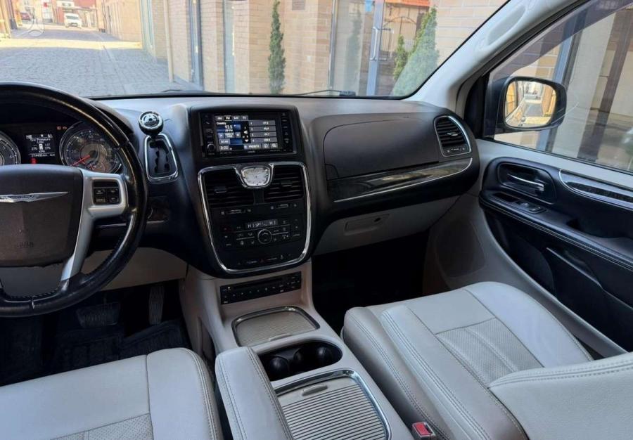 Balts Chrysler town-&-country 2014 Klaipėda, ar dzinēja tilpumu 3.60 L un nobraukumu 245 tūkst. km par 8800 €, foto 17 vietnē AUTOMOTO.COM.LV
