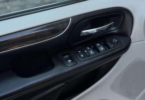 Balts Chrysler town-&-country 2014 Klaipėda, ar dzinēja tilpumu 3.60 L un nobraukumu 245 tūkst. km par 8800 €, foto 22 vietnē AUTOMOTO.COM.LV