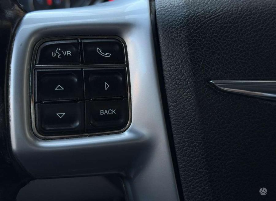 Balts Chrysler town-&-country 2014 Klaipėda, ar dzinēja tilpumu 3.60 L un nobraukumu 245 tūkst. km par 8800 €, foto 23 vietnē AUTOMOTO.COM.LV