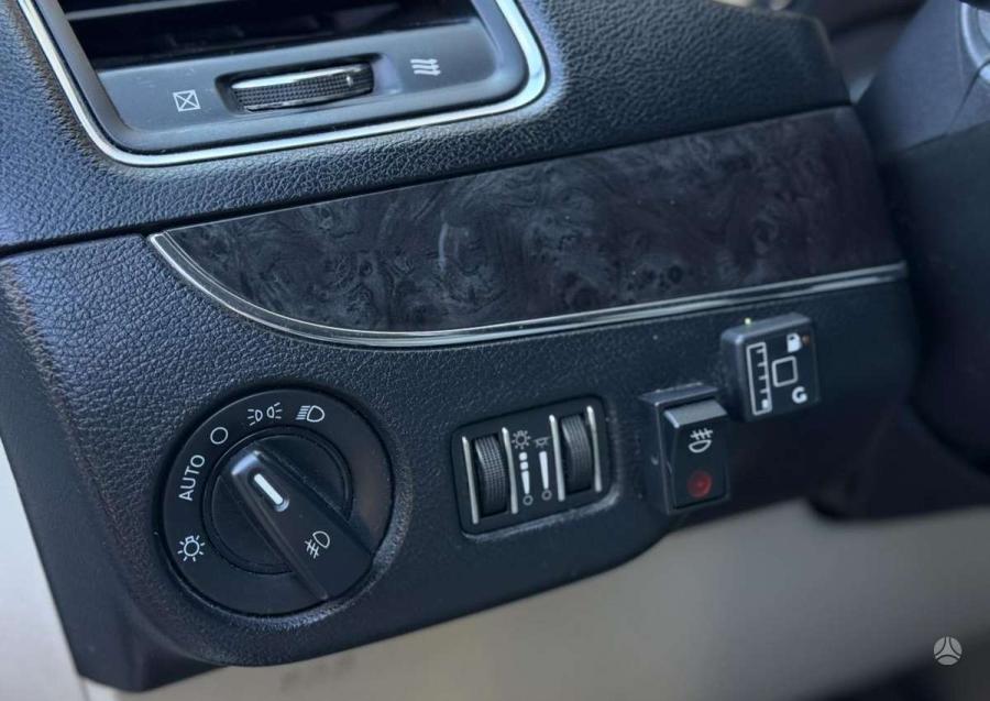 Balts Chrysler town-&-country 2014 Klaipėda, ar dzinēja tilpumu 3.60 L un nobraukumu 245 tūkst. km par 8800 €, foto 25 vietnē AUTOMOTO.COM.LV